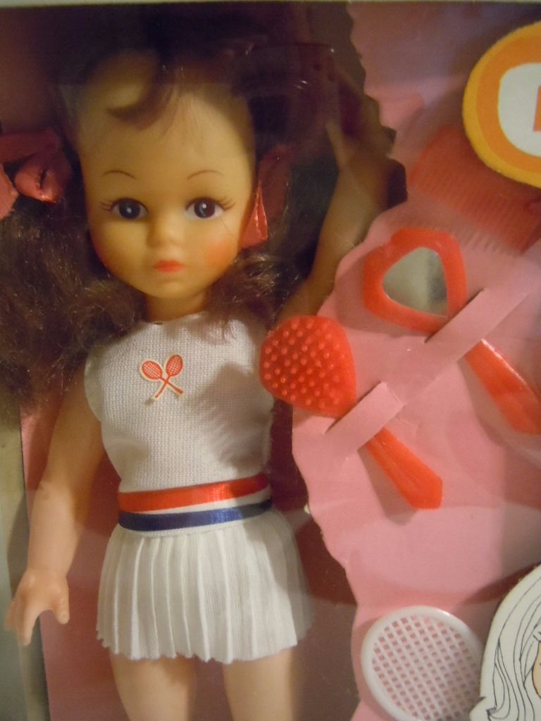VINTAGE UNEEDA DOLL SET 1975 " CONNIE TENNIS PLAYER WITH TENNIS & COMB ...