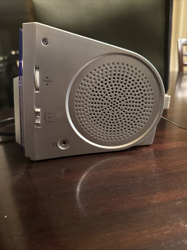 Emerson 2005 CKD 2330 AM/FM CD Stereo Clock Radio with Swinging Electronic Door | eBay