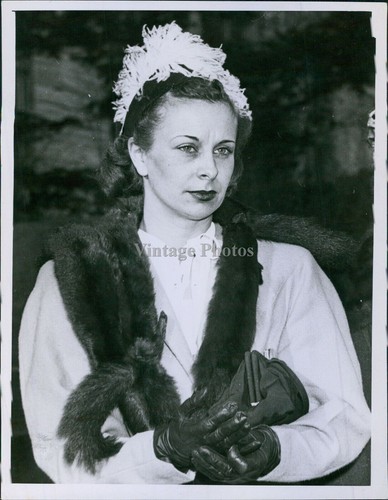 1947 Photo Christmas Tree Murderer Mrs Bertha Cote Fox Fur Gloves Crime ...