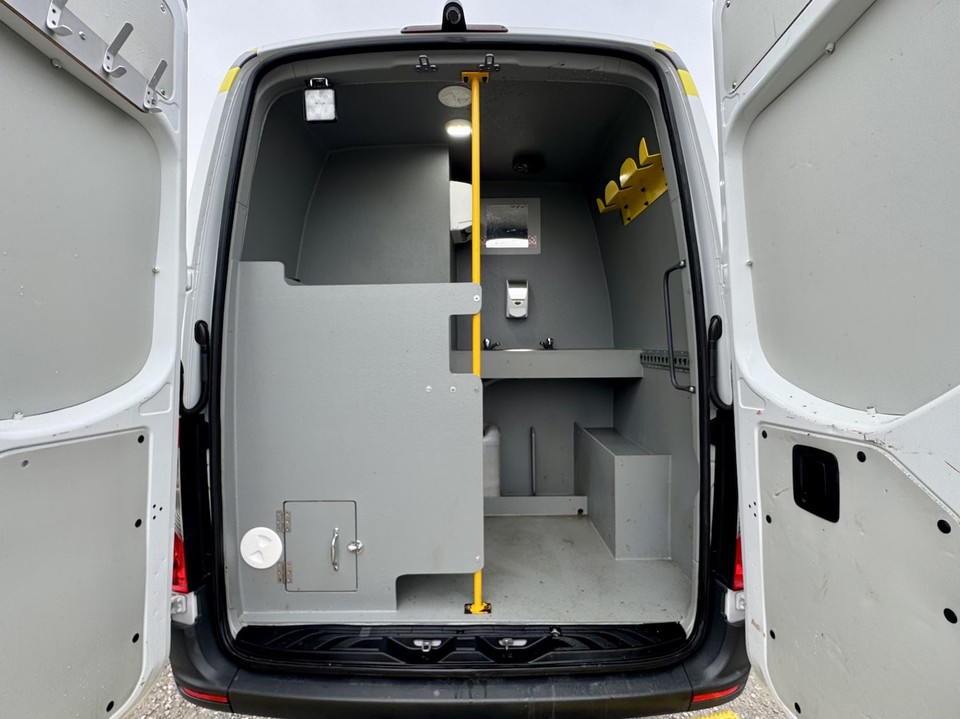 MERCEDES-BENZ SPRINTER 315 L2 2.0 CDI L2 MWB WELFARE VAN WITH TOILET ...