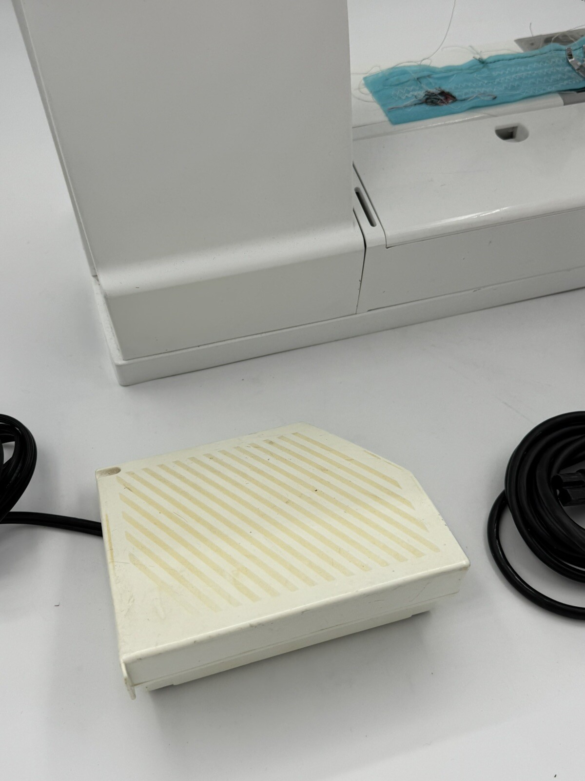 Husqvarna Viking Daisy Sewing Machine w Foot Pedal S2 25 S225 | eBay