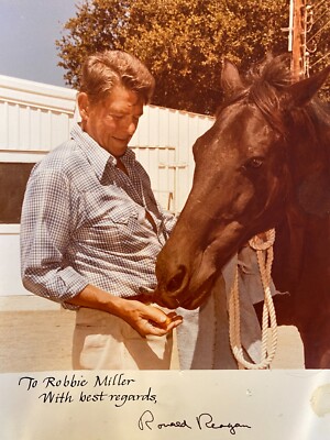 RONALD RAEGAN SIGNED PHOTO AT CAMP DAVID FEEDING HIS HORSE | eBay