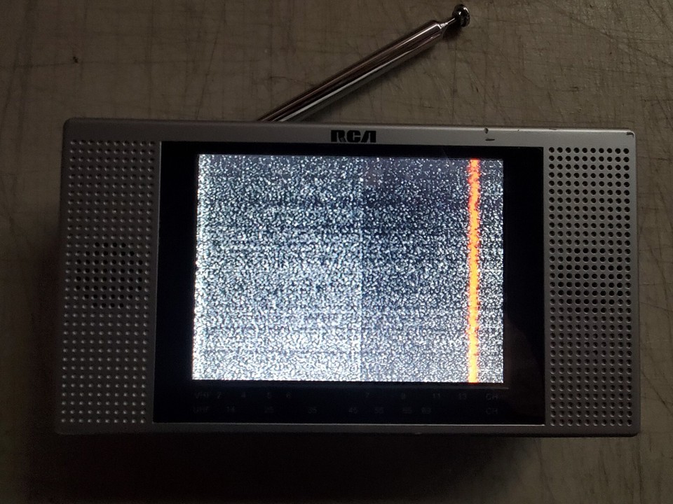 RCA LCD Color TV Television Portable AC & Battery 16-3066 Working (no ...