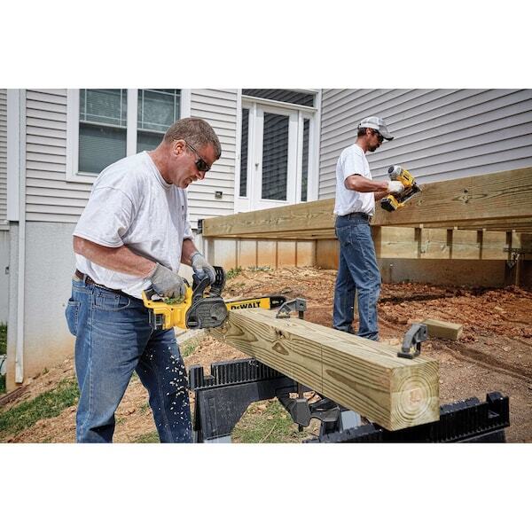 DeWALT DCCS620P1 20V MAX XR Compact Cordless Chainsaw Kit 12 in Bar ...