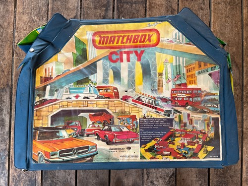 Vintage 1976 Lesney Matchbox City Collector Car Fold Out Breifcase ...