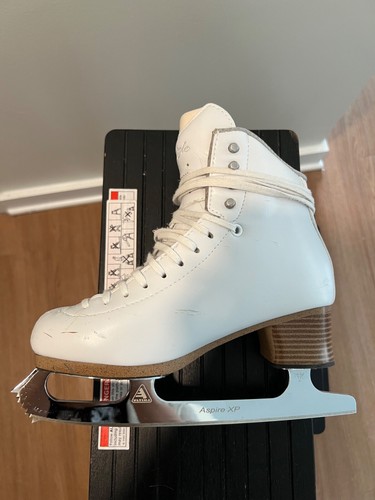 Jackson Freestyle Skates (Boots and Blades) Size Size 6 W with ...