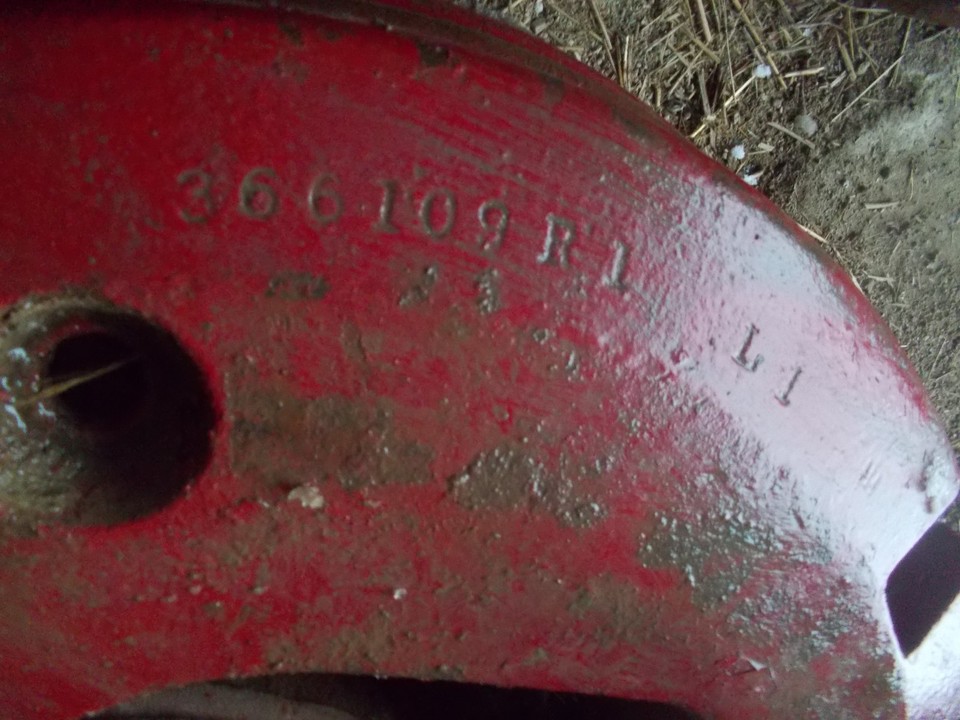 Farmall 560 460 450 350 Tractor Orgnl IH rear split whole 145lb weights ...