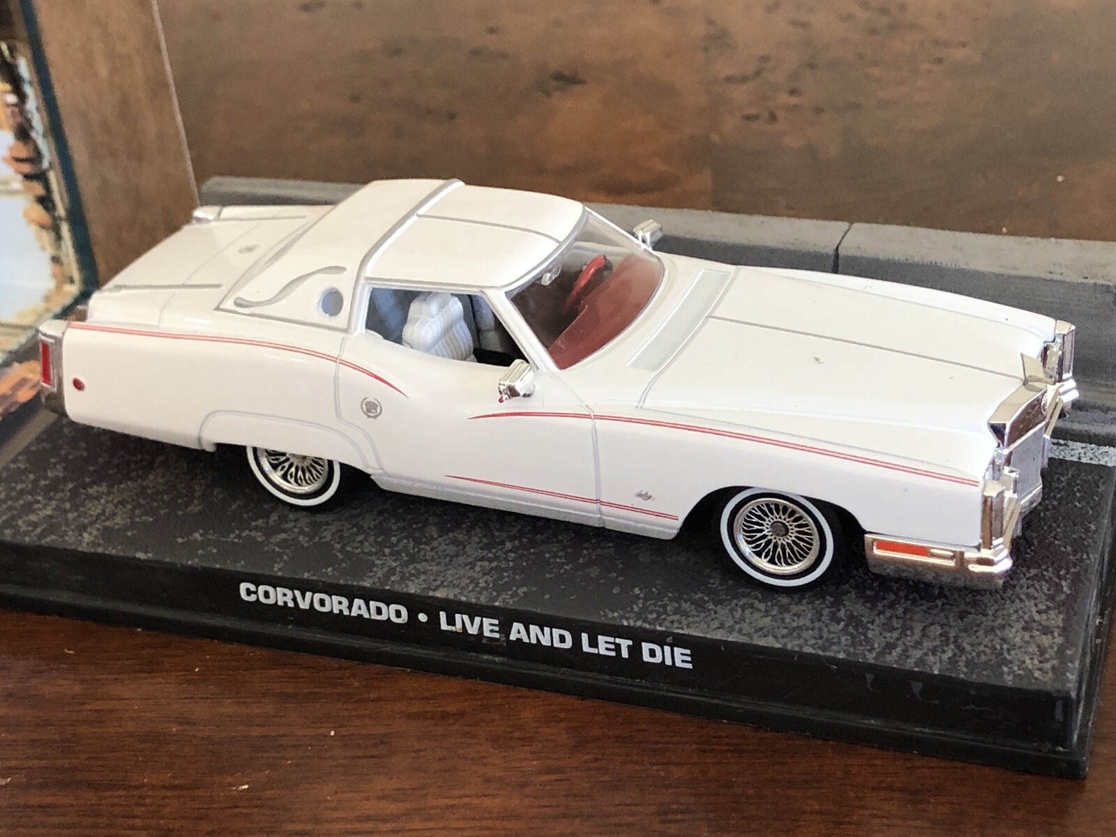 James Bond 007 car Corvorado Live and Let Die 1:43 scale inc magazine ...