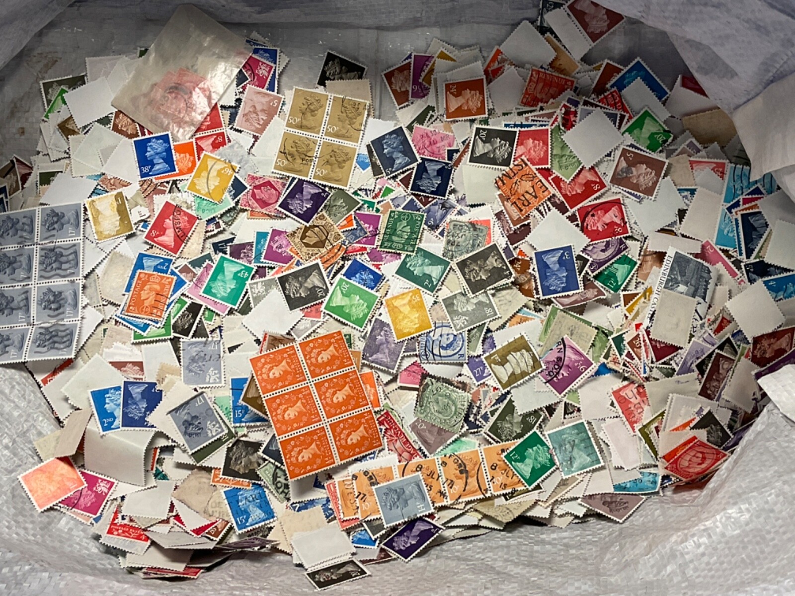 GB STAMPS QE11 MACHINS USED, 100gm OFF PAPER UNCHECKED REGIONALS ...