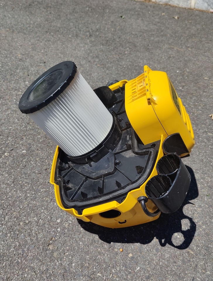 DeWALT DC500 Shop Vac 2-Gallon 1-HP Corded/Cordless w/ 2 OEM Batteries ...