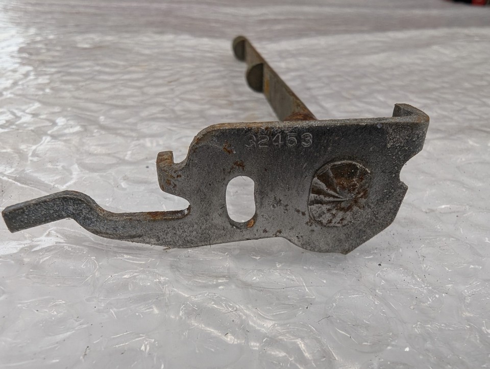 Rochester Quadrajet Secondary Throttle Shaft 32453 GM Carb Carburetor ...