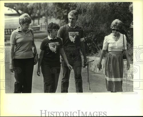 1984 Press Photo Bill and Nancy Perkins of World Walkers with Walkers ...