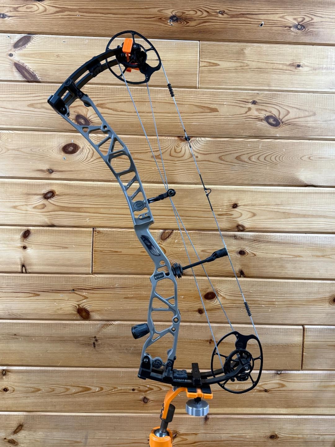 NEW Display Elite Archery ETHOS Compound Bow RH 70# Sienna Brown ...