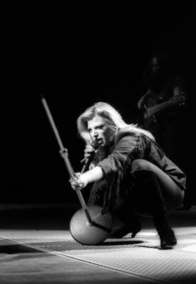 Taylor Dayne performs at The Beacon Theater on May 16, 1990 in Ne - Old ...