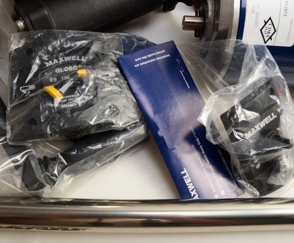 Maxwell 12V Horizontal Windlass 3/8" Anchor Chain & 3/4" Rope RC12/10 ...