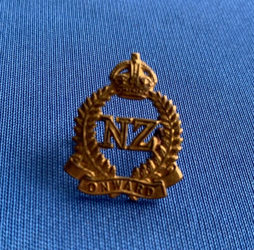 WW1 New Zealand Collar Badge NZ Onward WWI Badge E15 | eBay