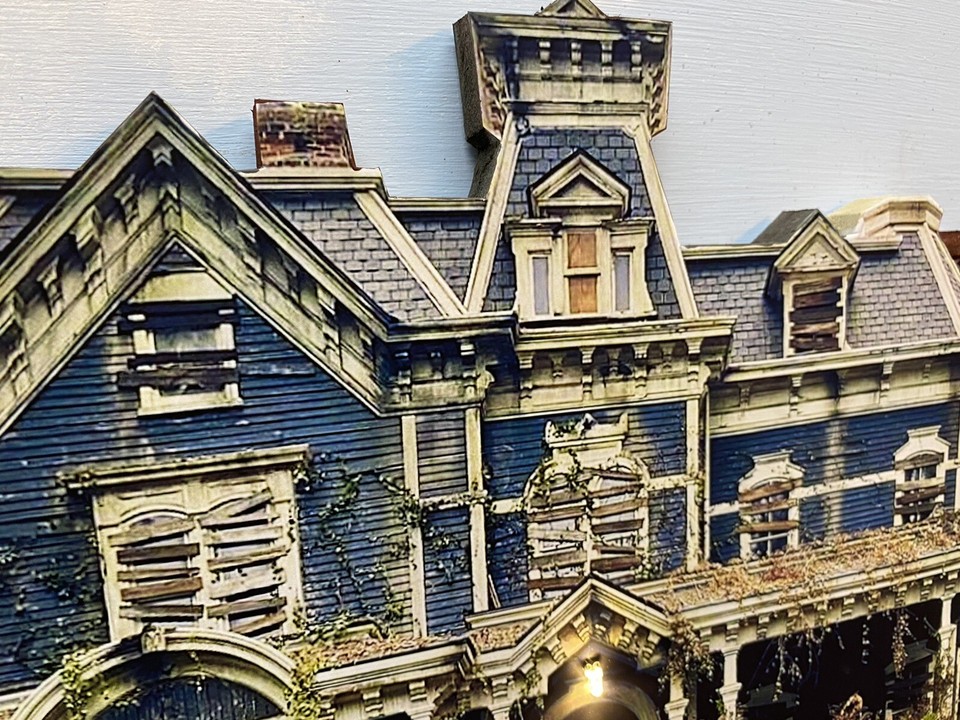 HO Scale STRANGER THINGS Creel House - Building Flat W/LED, Halloween ...
