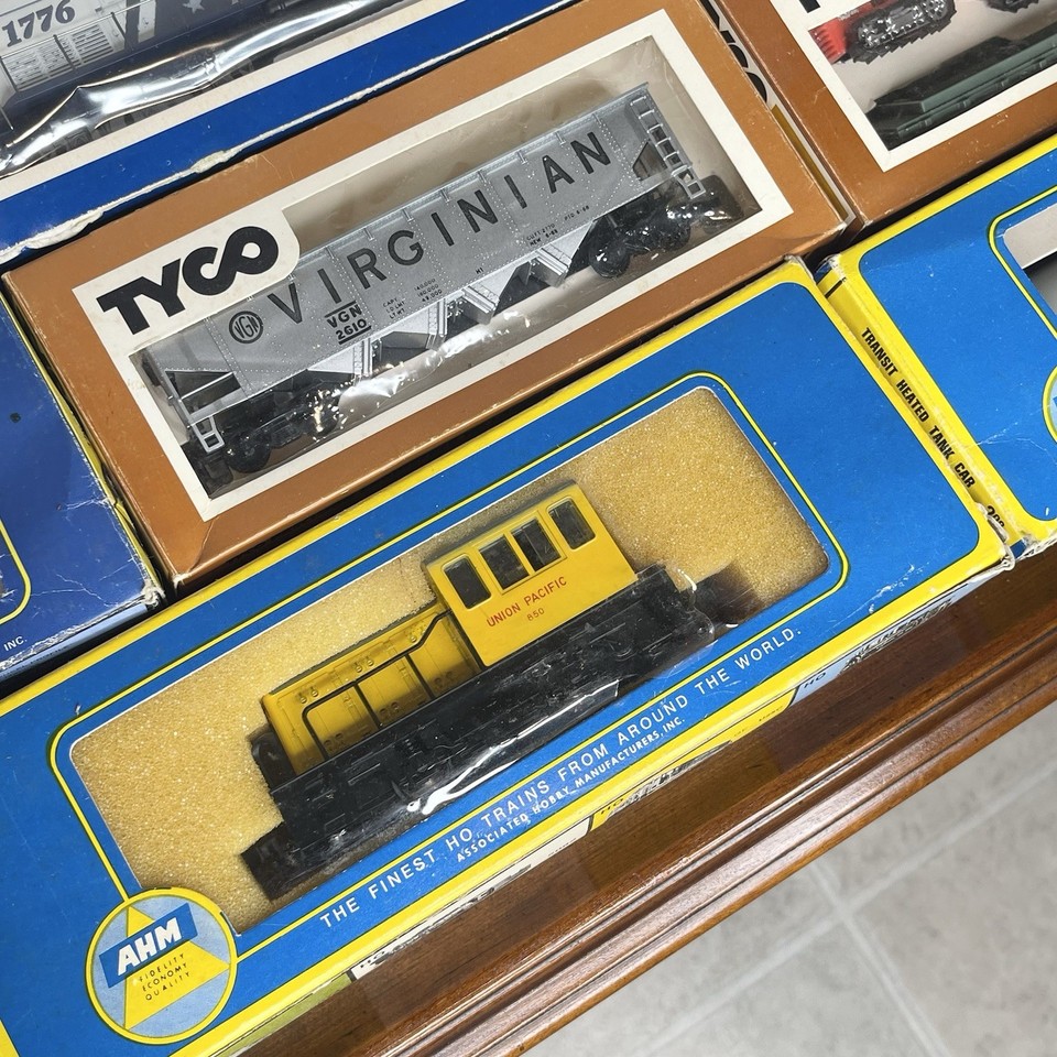 Vintage Lot OF 10 HO TYCO AHM SHELL & Miscellaneous Scale Train Freight ...