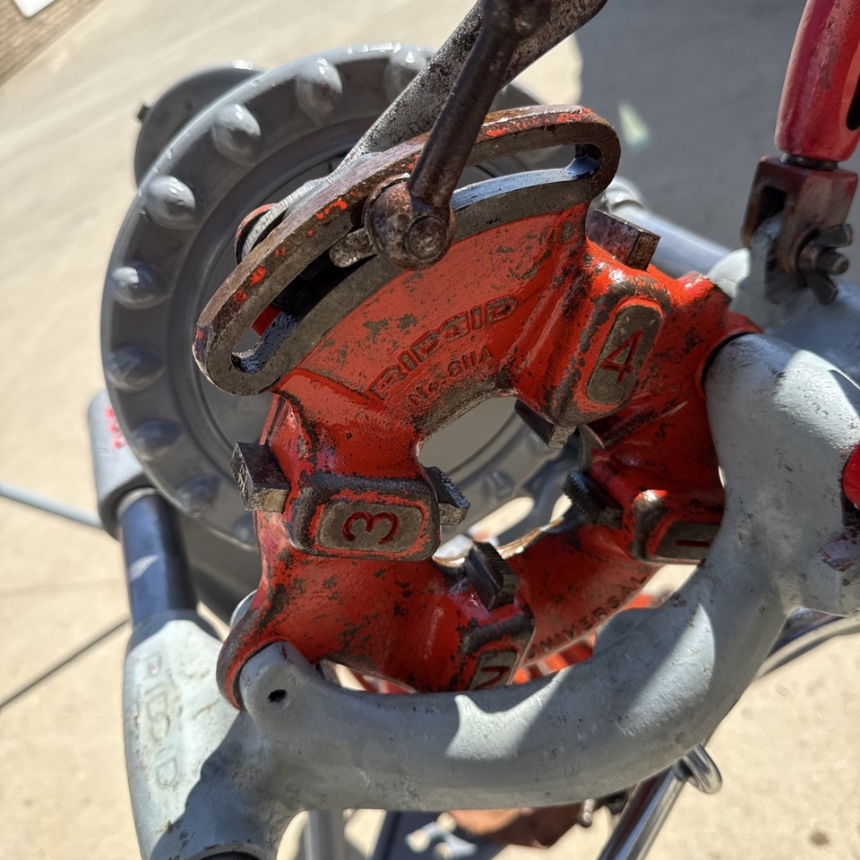 Ridgid 300 Pipe Threader 1/2"-2" Threading Machine 2 Dies Tripod (ter3 ...