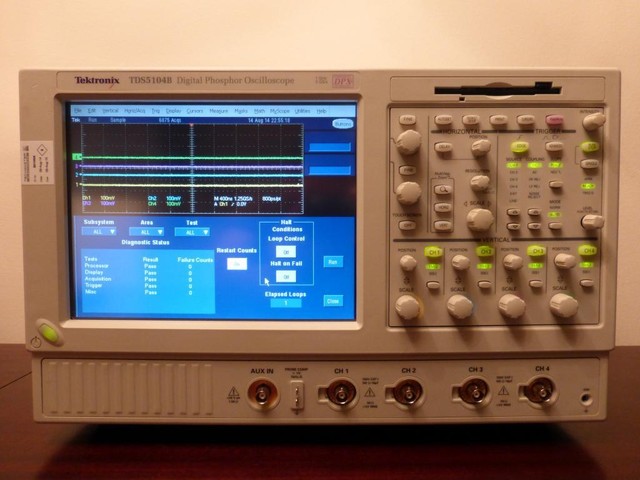 Tektronix TDS5104B Digital Phosphor Oscilloscope - White for sale ...