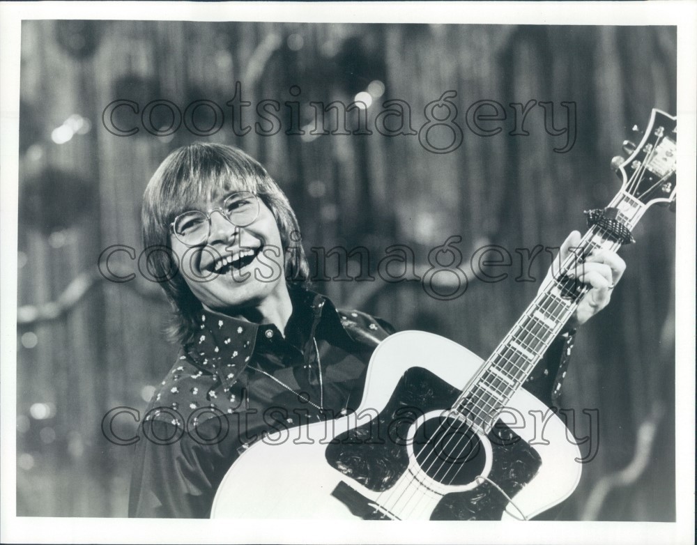 John Denver Guitar John Denver To Posthumously Receive Hollywood Walk