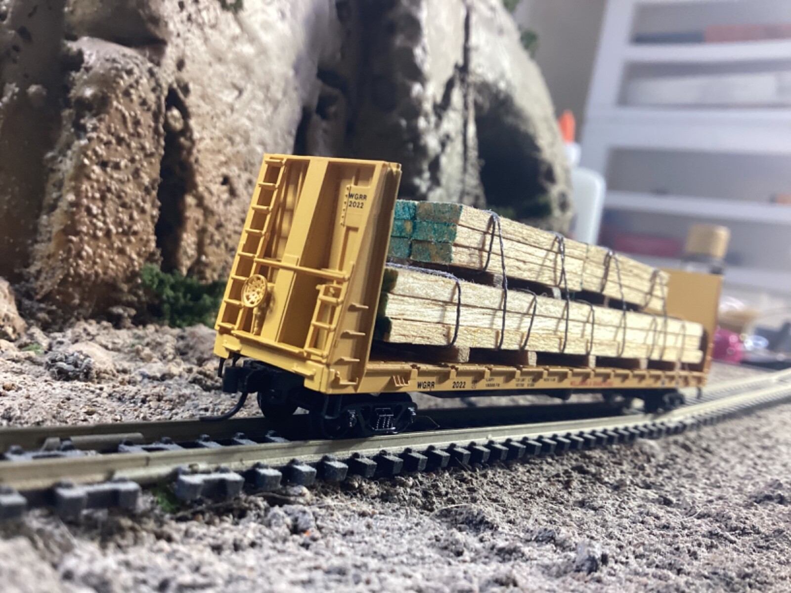 N scale LUMBER LOAD fits 61’ bulkhead flat car LOAD ONLY#9 | eBay