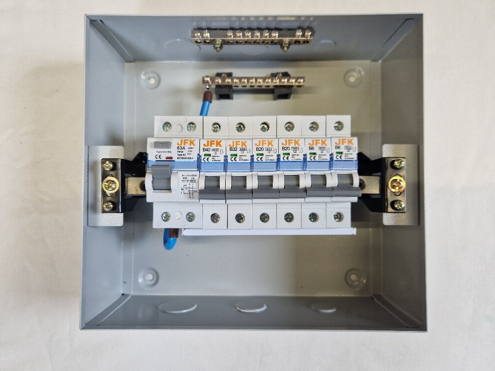 METAL CLAD garage consumer unit 6 way with 63amp 30ma rcd plus 6 mcb,s ...