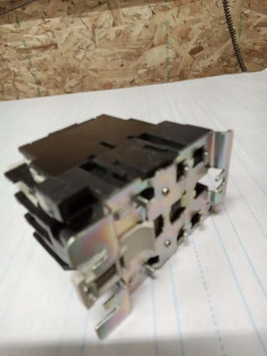 Telemecanique LC1 D40 11 LC1D4011 40A 3P 120V Coil Contactor | eBay