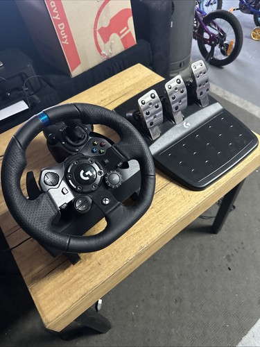 Logitech G G923 Trueforce Racing Wheel - Xbox One, Xbox Series SX and ...