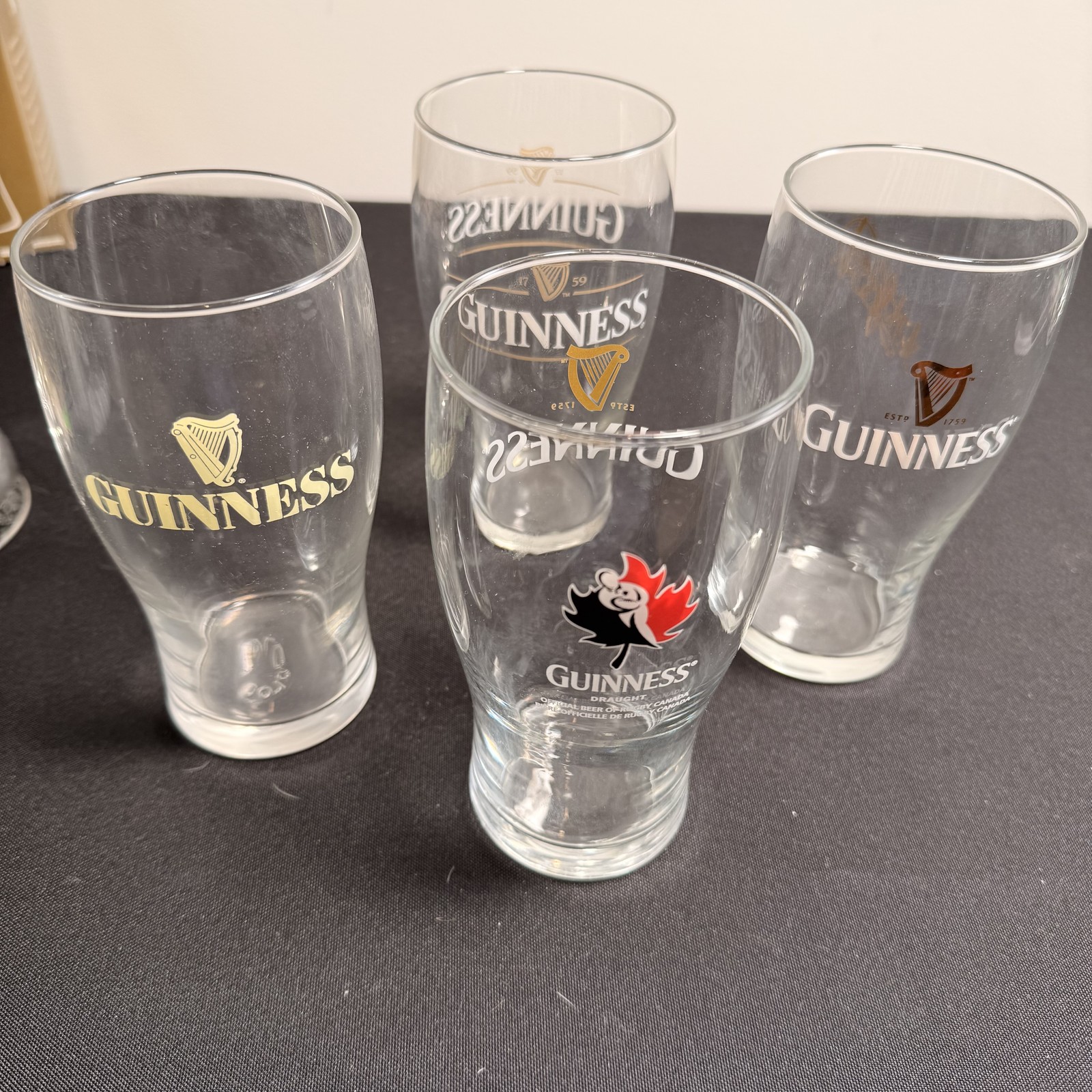 Guinness 20 oz Pint Glass – Draught/Fun Noir Clear Logo Barware Gift ...