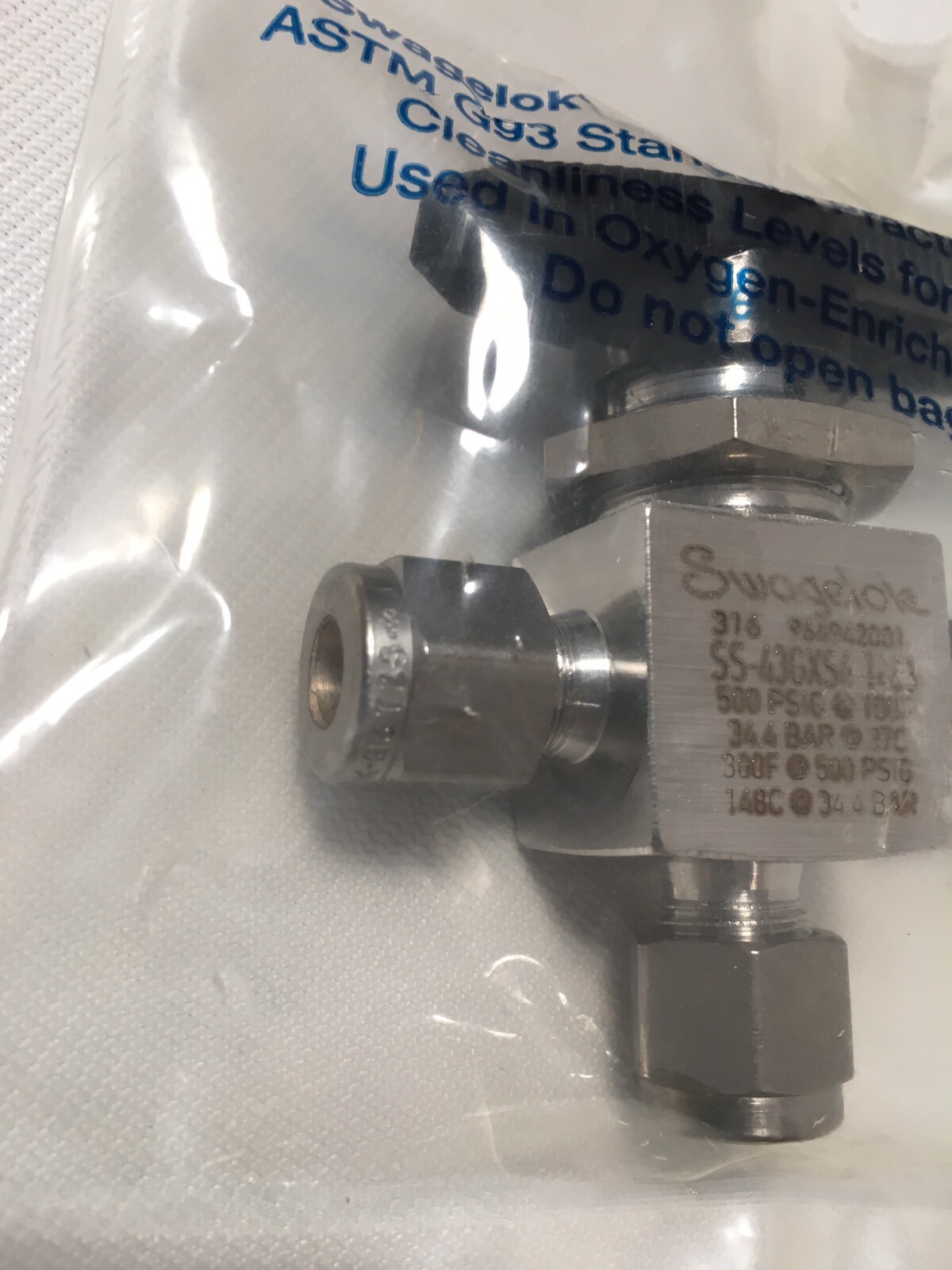 Swagelok SS-43GXS4-1466 Stainless Steel 1-Piece 40G Series 3-Way Ball ...