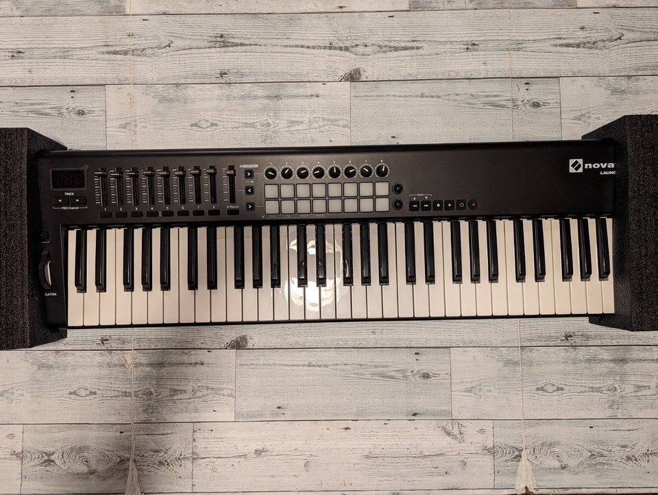 Novation Launchkey 61 MK2 MIDI Controller Keyboard – 61 Keys, Pads ...