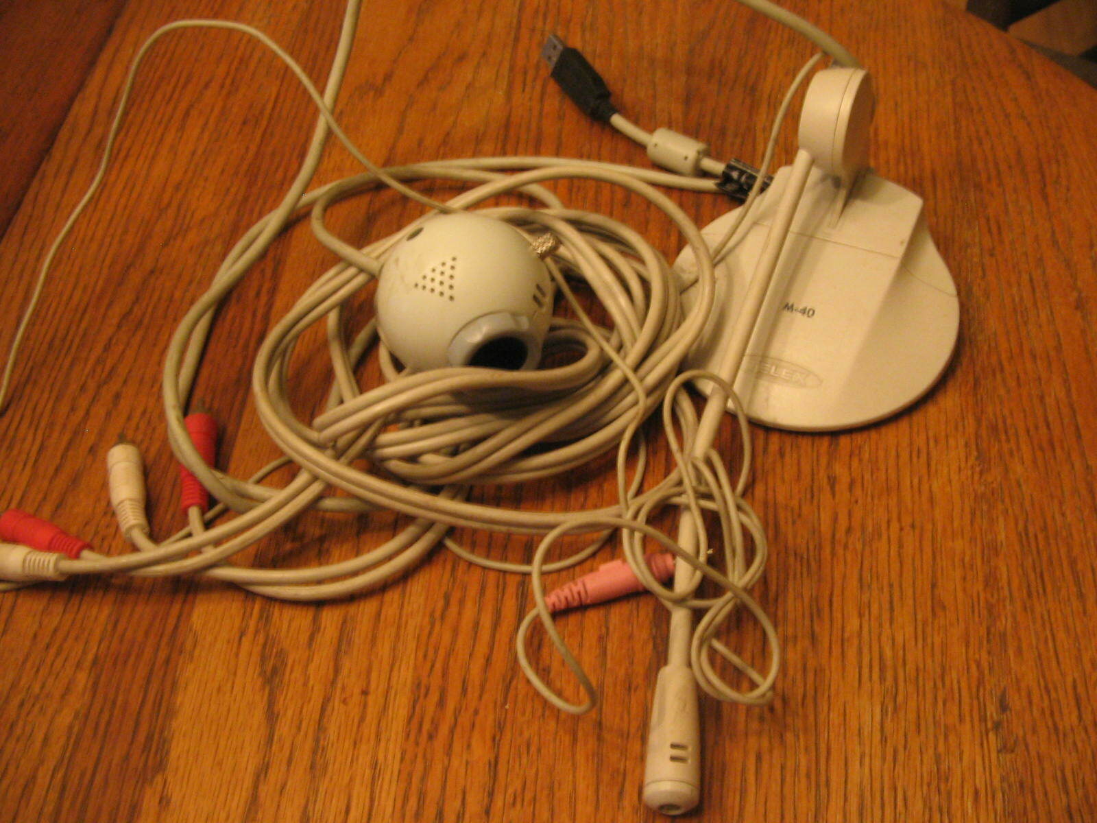 Logitech USB Computer Camera 861050-0040Round Camera,model V-UB2/Telex ...