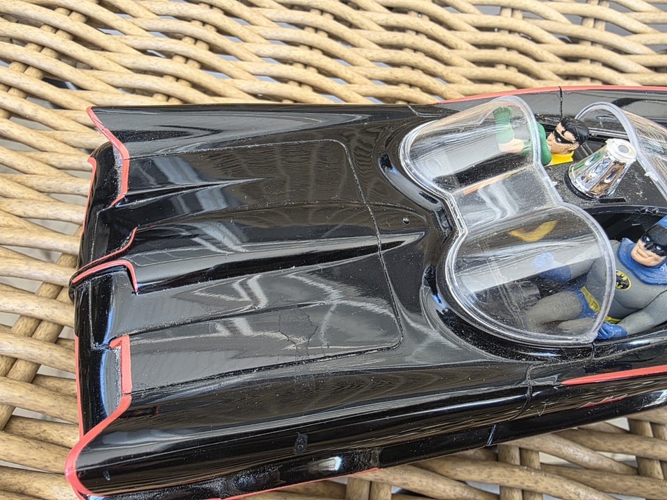 Batman 1966 Batmobile Model Kit 1/24 Scale Polar Lights DC Comics ...