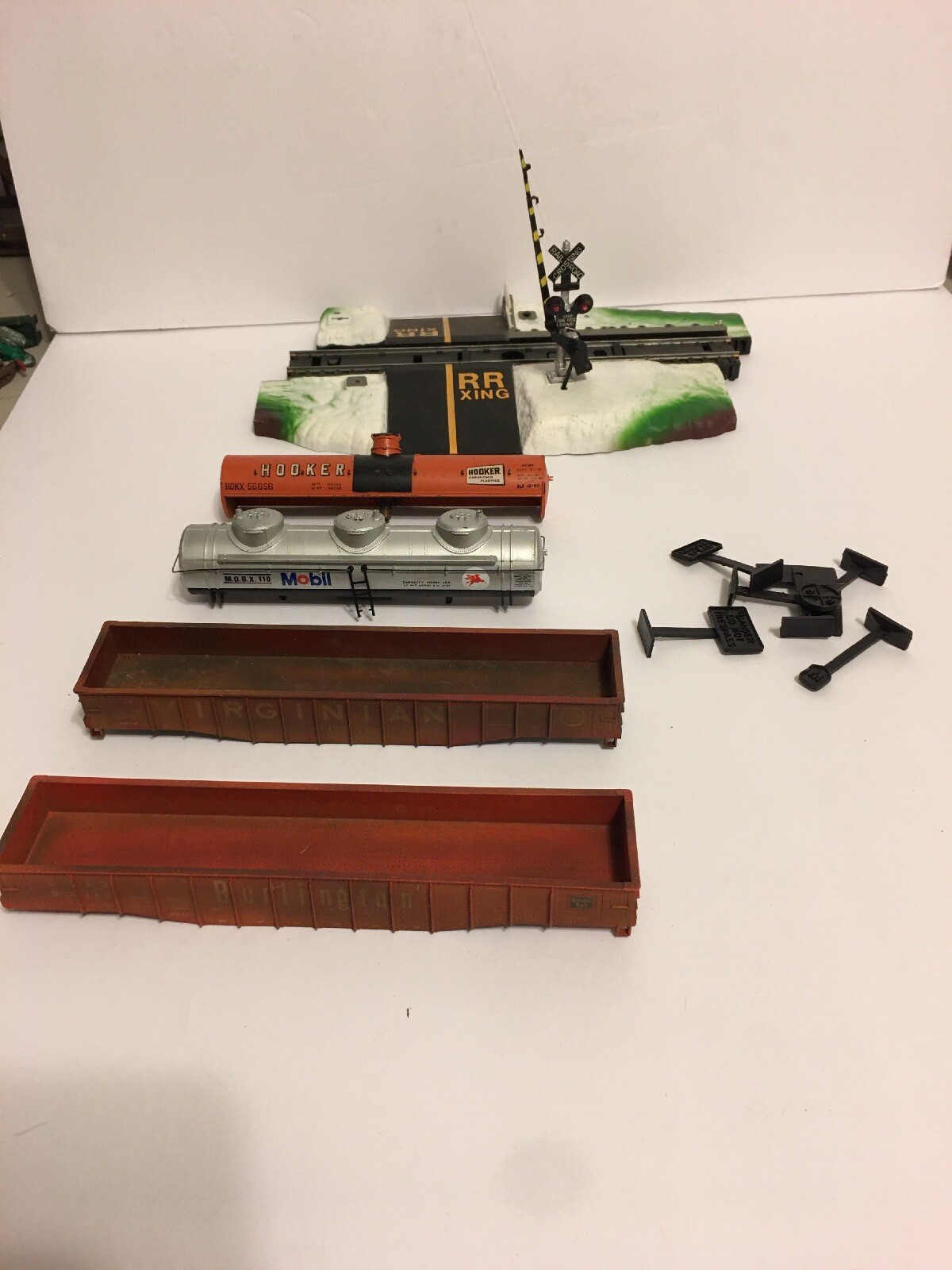 HO Scale Train Parts Or Repair Railroad Crossing, Suns, Trains Lot | eBay