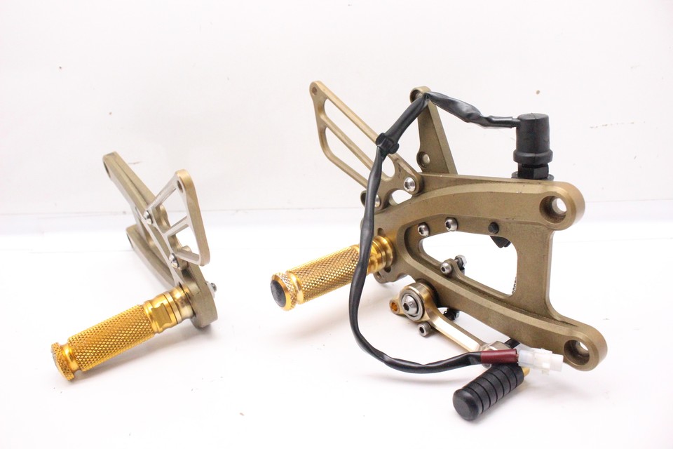 2016 Yamaha YZF R1 RIGHT LEFT REARSETS REAR SET DRIVER FOOT PEGS | eBay
