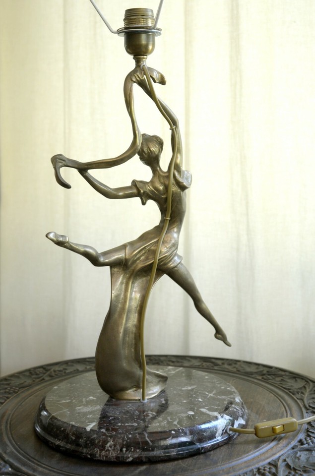 MID CENTURY - ART DECO DANCING LADY LAMP WITH TIFFANY STYLE SLAG GLASS ...