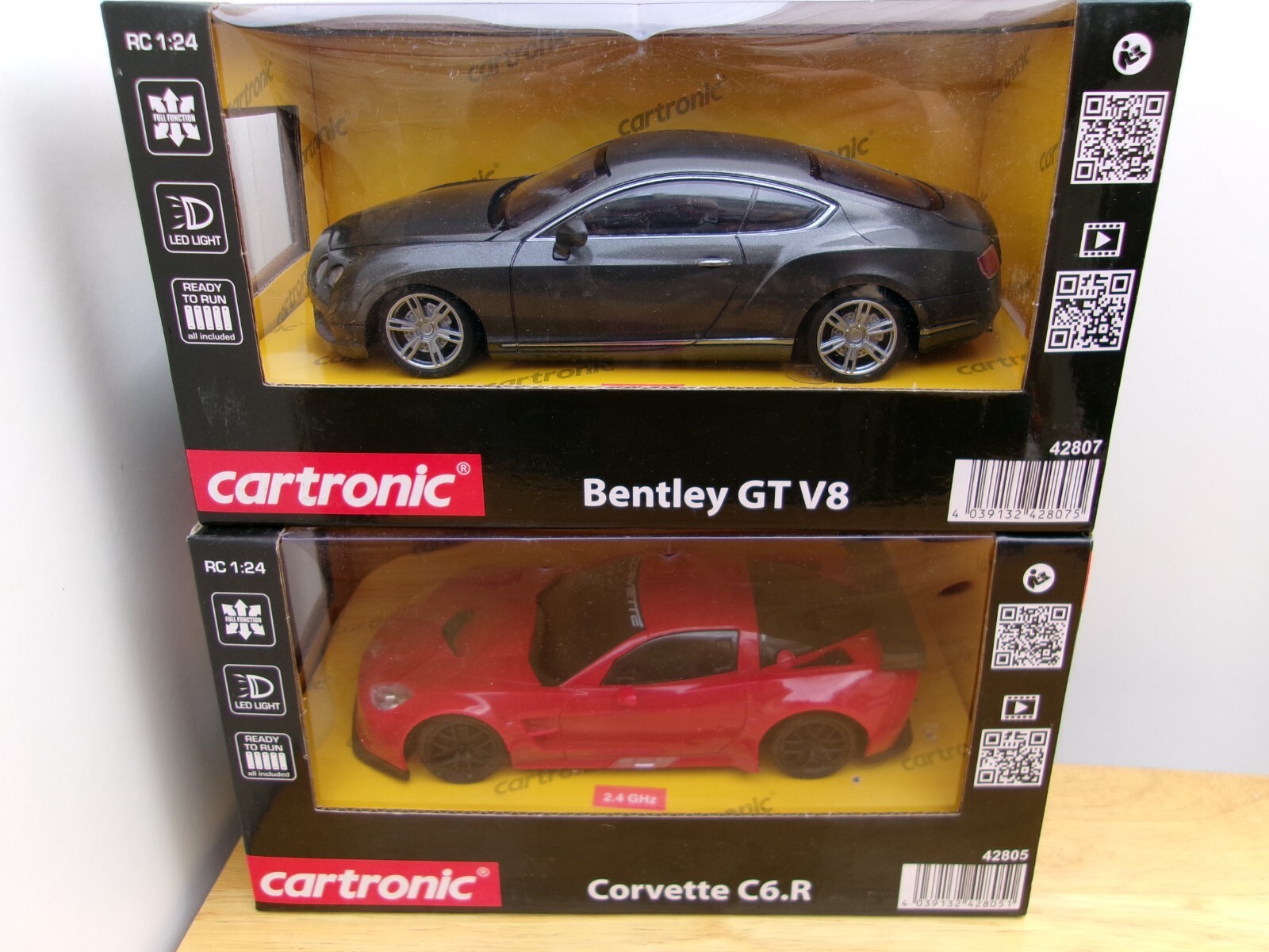 Cartronic Radio Remote Controlled Cars 1:24.CORVETTE C 6 .R. Bentley GT ...