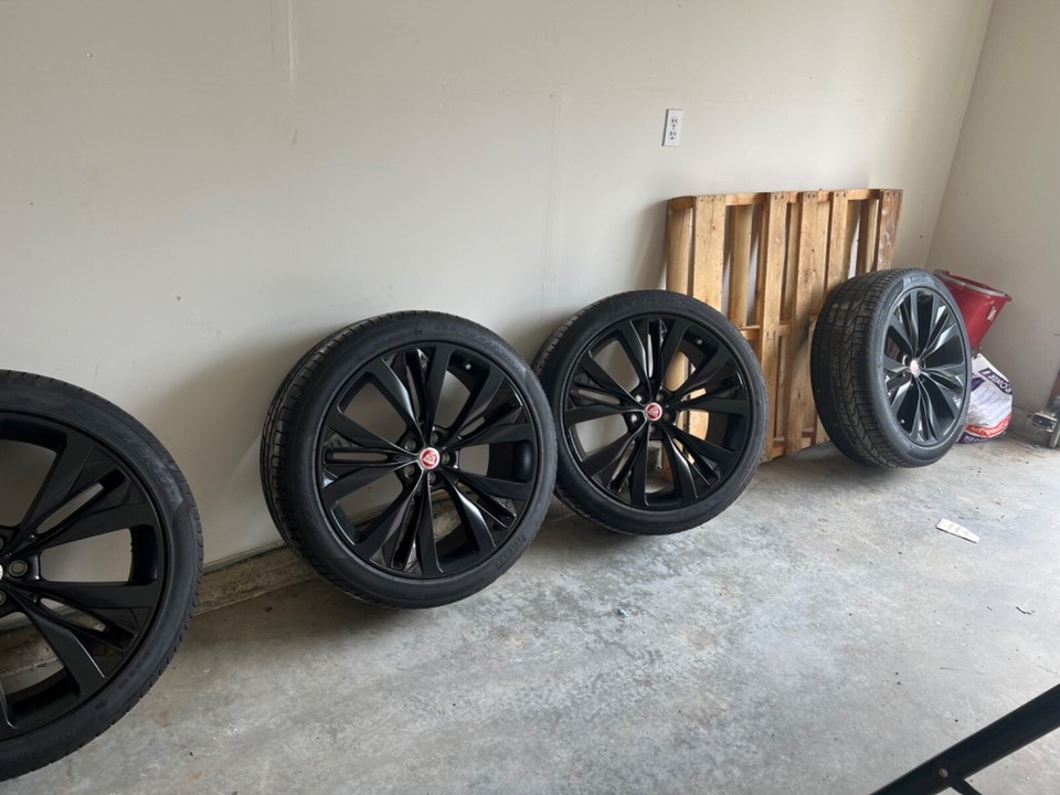 2017-2022 Jaguar F-Pace 22" Alloy Wheel and Pirelli Tire Package ...