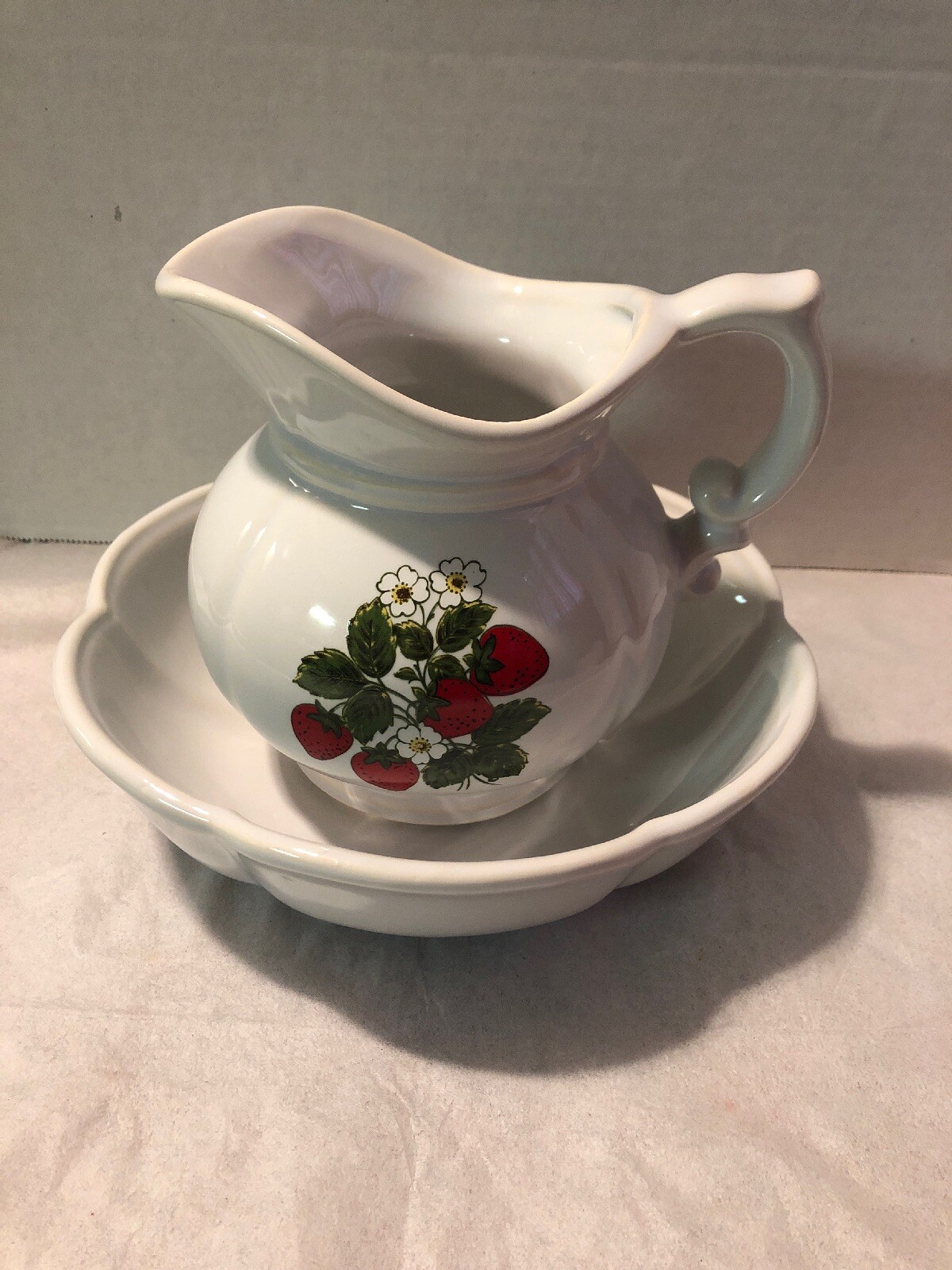 Vintage McCoy Pottery Pitcher & Basin #7528 w/ Strawberry Fields ...