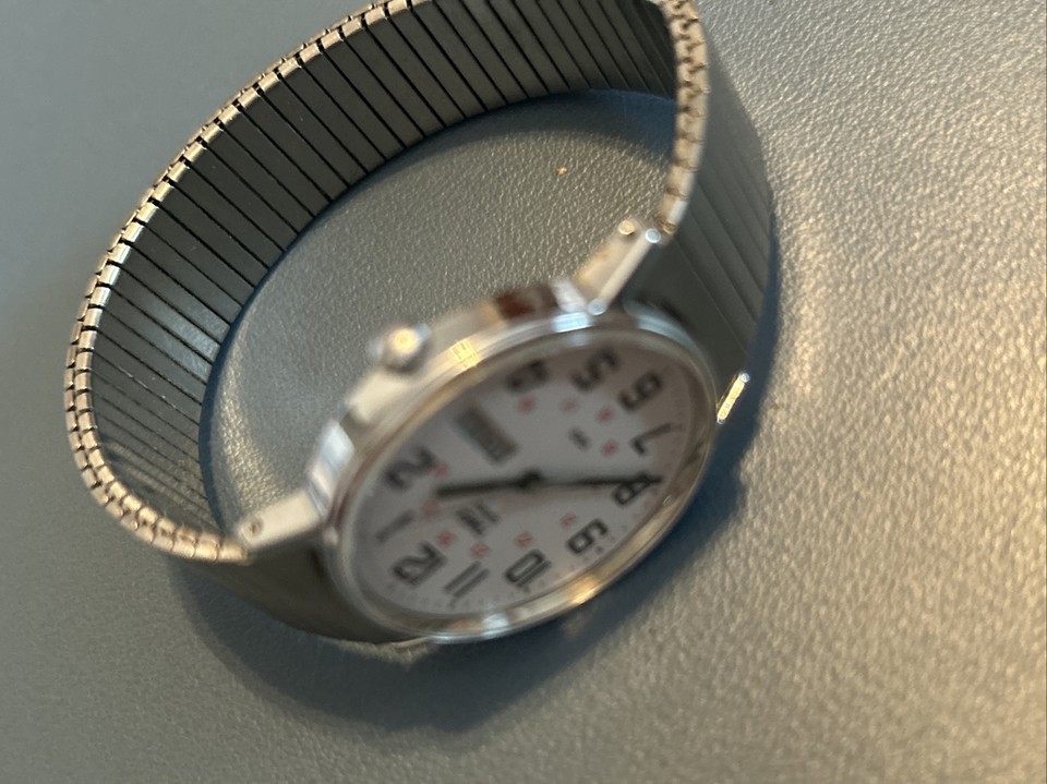 Timex Quartz Watch Mens Easy Read Large Number Stretch Bracelet Indiglo ...