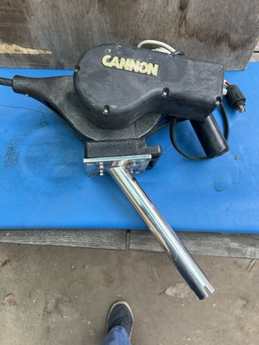 Cannon Mini Mag Electric Downrigger with Base Mount. Includes 3 prong ...