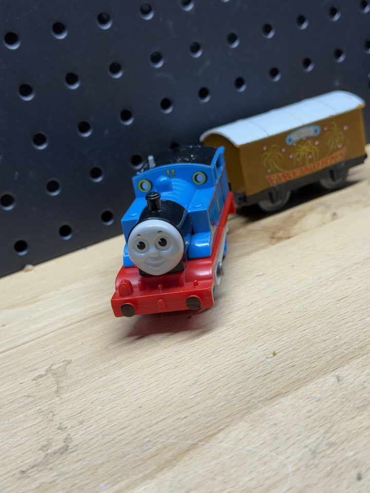 TOMY Thomas & Friends Tank Engine Trackmaster Motorized Fireworks Car ...