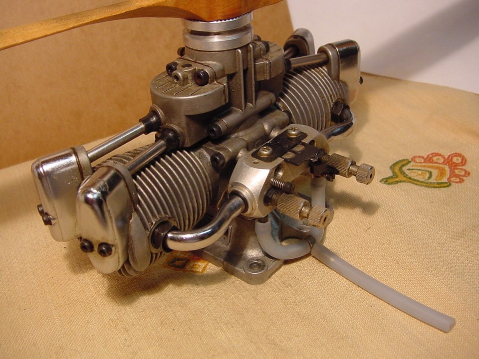 Vintage Saito FA-90T Twin 4 Stroke Glow RC Airplane Engine, W / Prop ...