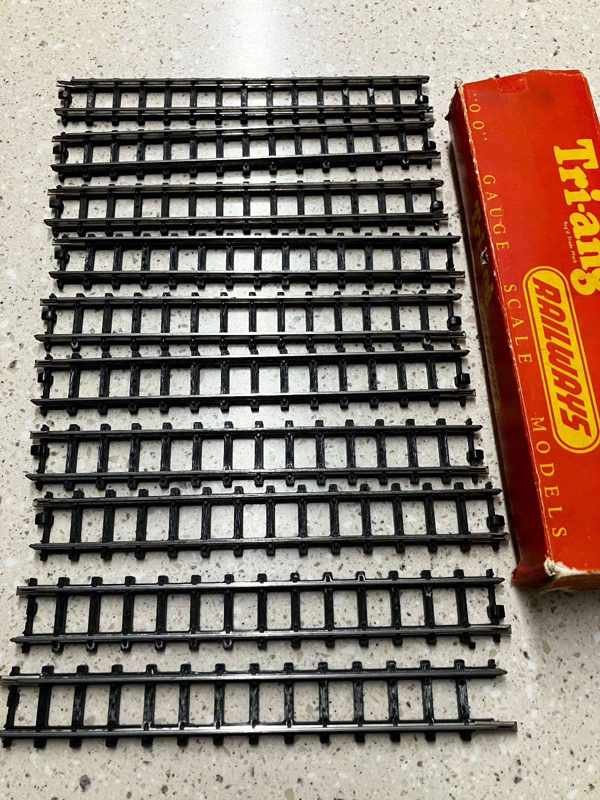Tri-ang model railway straight track OO gauge R190 . Boxed, 10 pieces ...