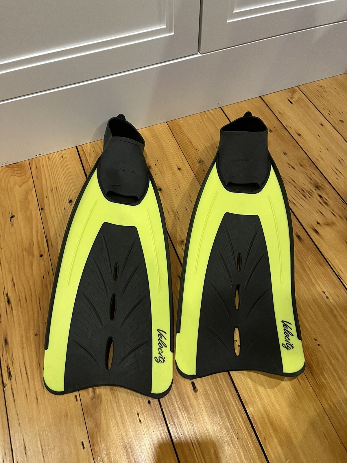 Aeris Velocity Full Foot Fins/Flippers Women Size 3/4 Black Yellow Made ...