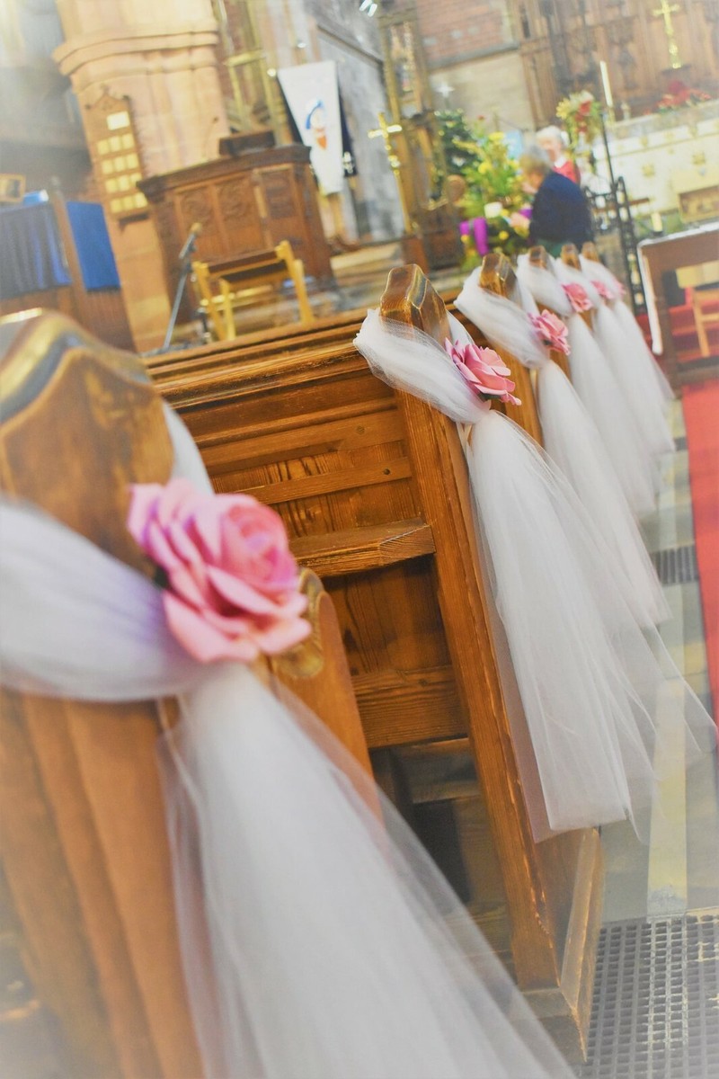 Easy Pew Decorations For Weddings