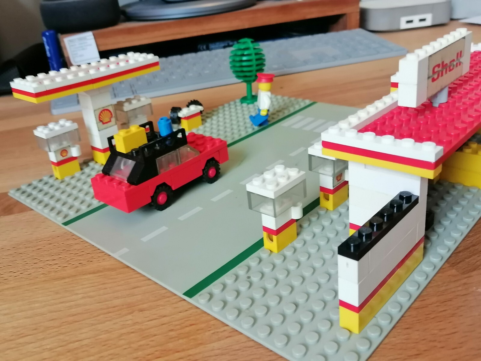 LEGO Town: Shell Service Station (377) for sale online | eBay