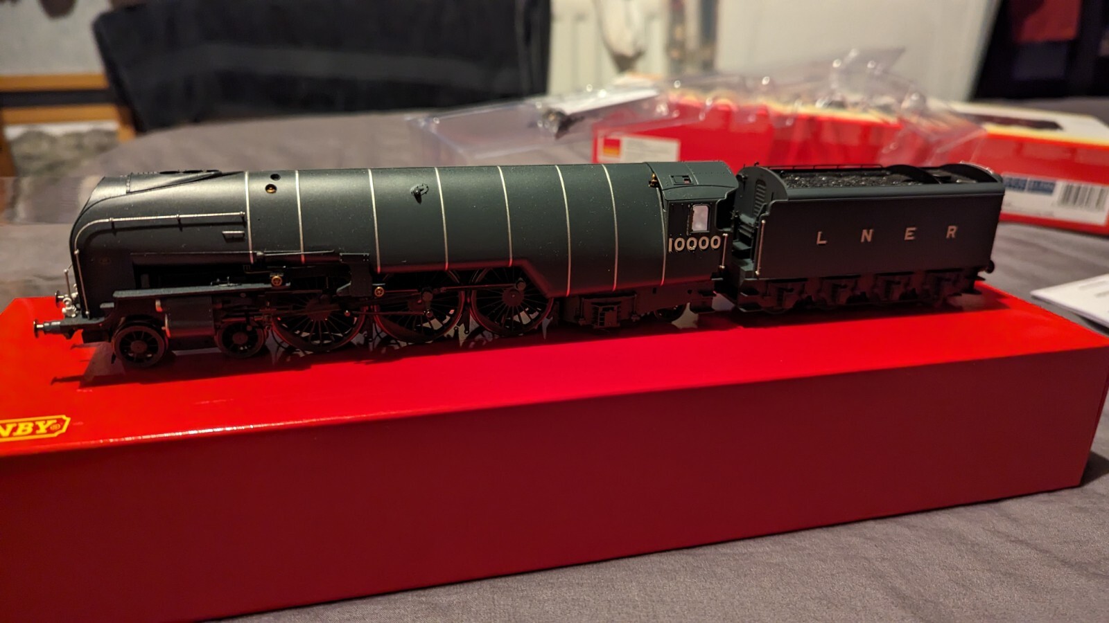 Hornby R3840 LNER W1 Class Hush Hush 1:76 Locomotive - Battleship Grey ...