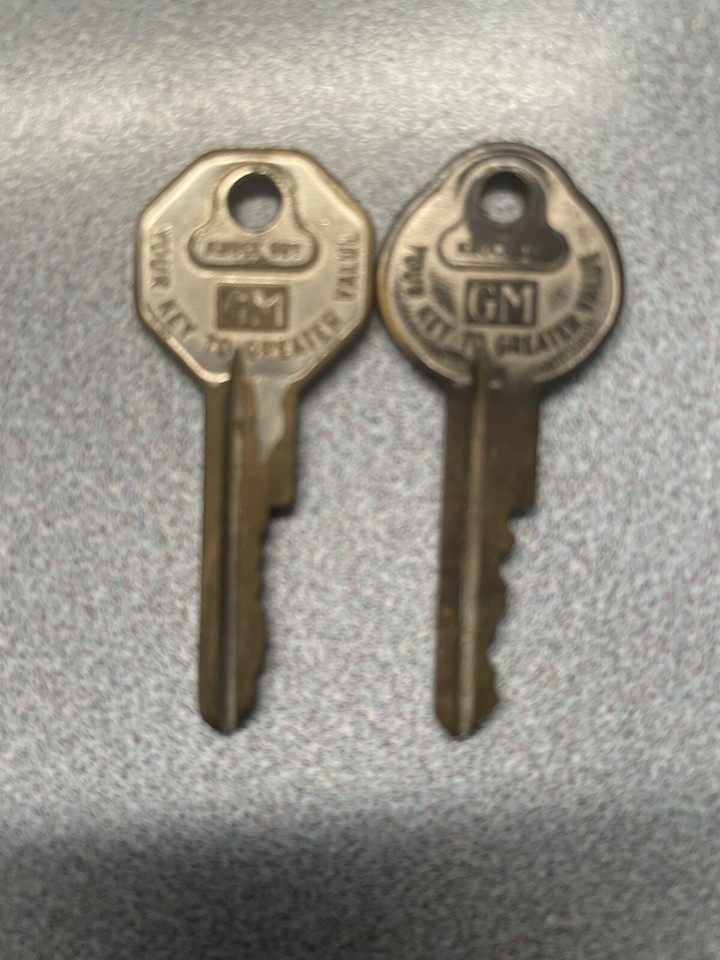 2 Vintage Keys GM General Motors Knockout Briggs Stratton Milwaukee | eBay